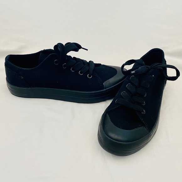 Basic Editions | Shoes | Youth Basic Editions Black Canvas Sneakers ...
